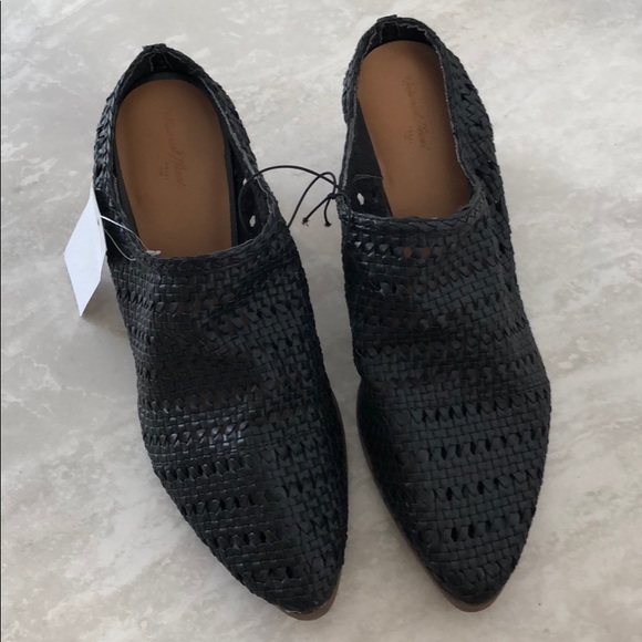 Universal Thread | Shoes | Nwt Kallie Woven Heeled Mules Black | Poshmark